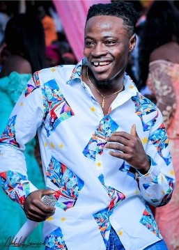 Watch The Moment Fans Abandoned Fancy Gadam And Rushed for GHc5 Notes ...